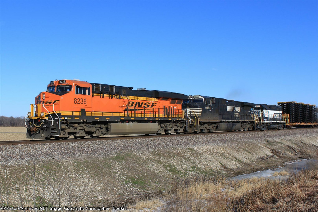BNSF 8236